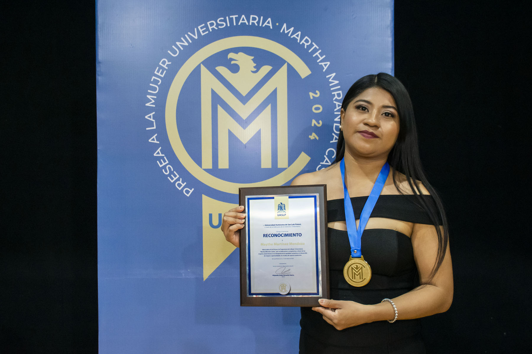 Entrega UASLP presea a la Trayectoria de la Mujer Universitaria a ...